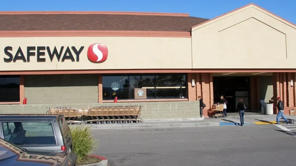 A Guide on Pros & Cons of Owning a Safeway Club Card